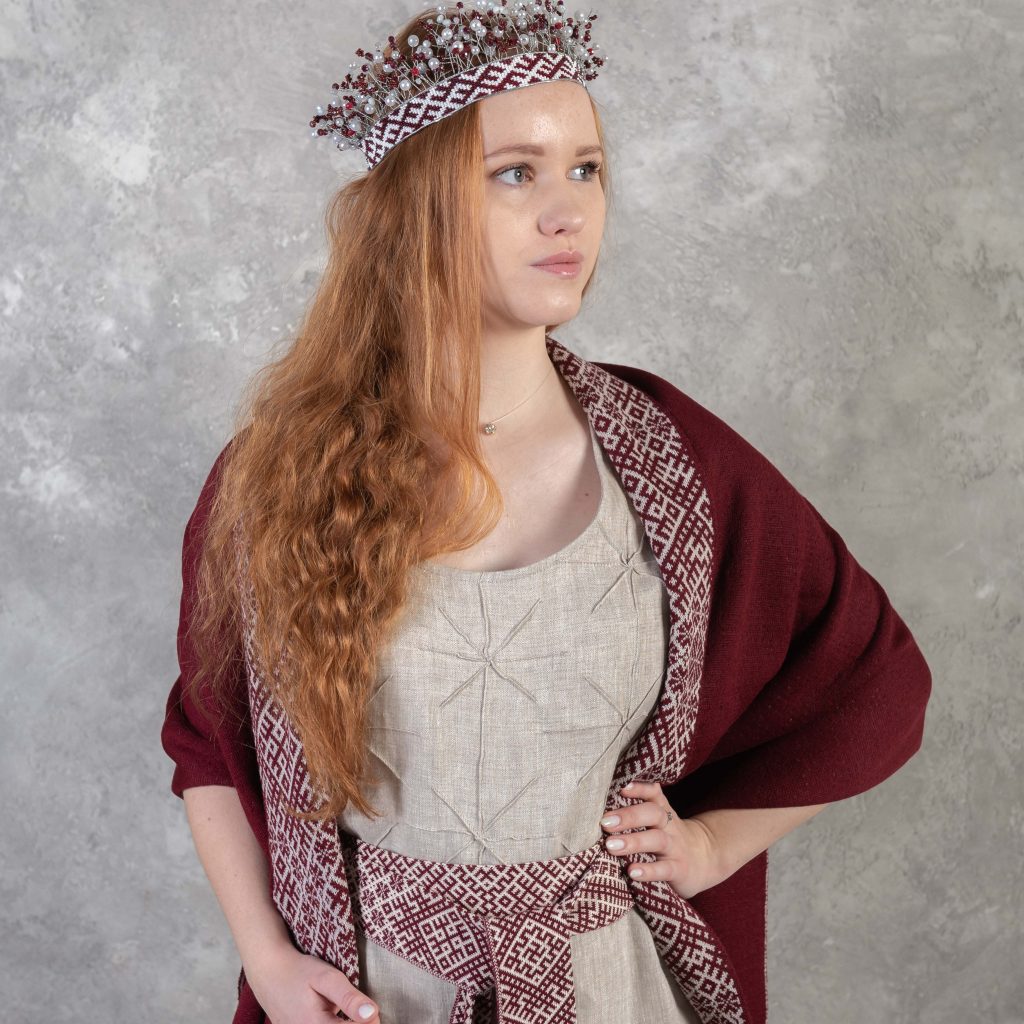 Etnogrāfiska plecu lakata un Lielvārdes raksta jostas komplekts ...